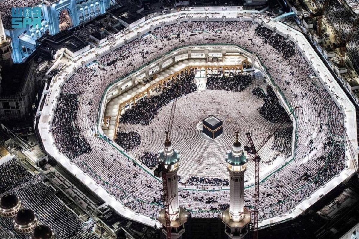 Exploring the Grand Mosque in Makkah: How Rare Greek Marble Keeps It ...